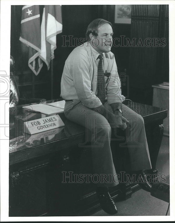 1982, Alabama Governor Fob James talks to reporters at conference ...