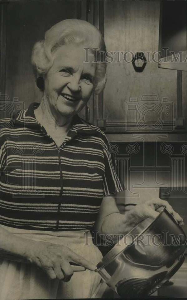 1976 Press Photo Mrs. Fannie Seay, Good Samaritan Award winner - abna3 ...