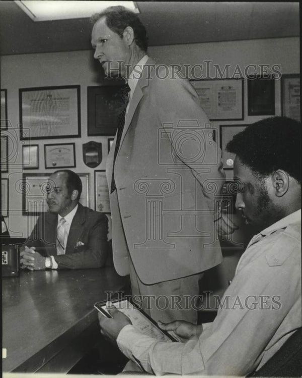 1980 B.R. Myers, Birmingham AL police chief & others, at meeting ...