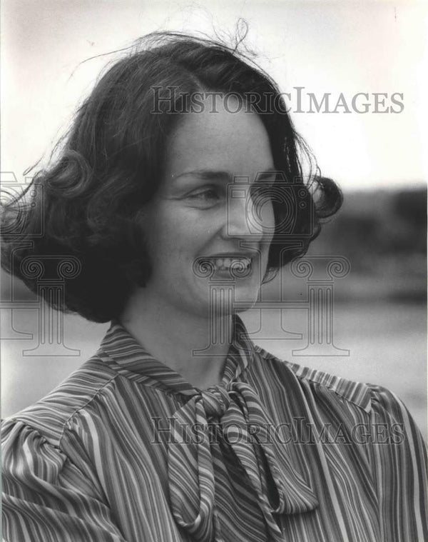 1982 Ann McMillan, wife of politician, ext. headshot - Historic Images