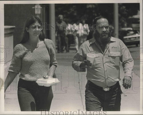 1986 Robert Neal, Jacquelyn O'Dusky Returning to Courthouse - Historic ...