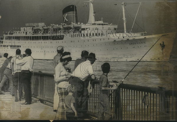 1971 Press Photo Greek Liner sailing, Boston Pier during Longshoremen ...