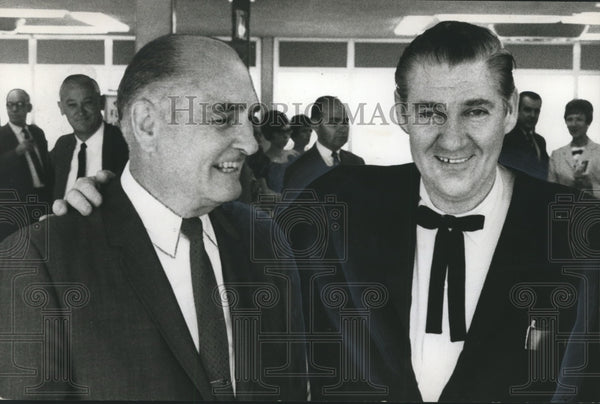 1968 Press Photo Actor Pat Buttram, right, greets Cousin David - abno0 ...