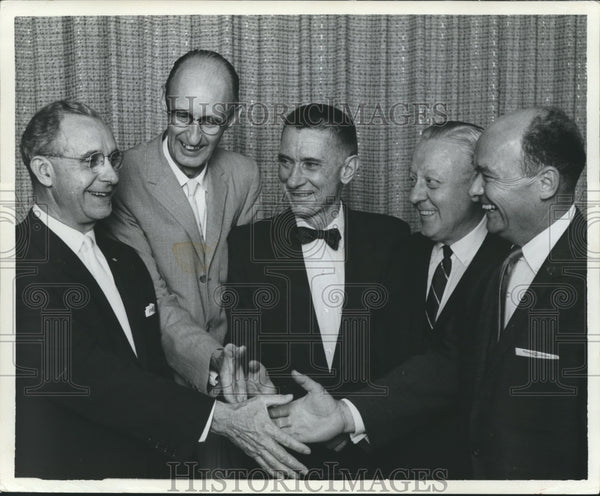 1966 Press Photo John Bloomer of the Birmingham News with Others - abn ...
