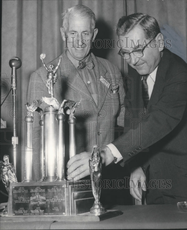1956 Press Photo Agent B. G. Stumberg receives trophy from Hugh Comer ...