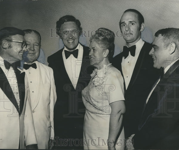 1973 Press Photo Friends Congratulate Mrs. Mayme Campbell After Testom ...