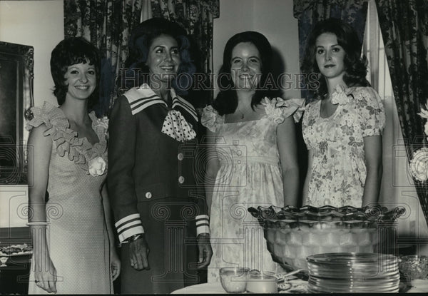 1973, Graduates from Florence State University at reception - Historic ...
