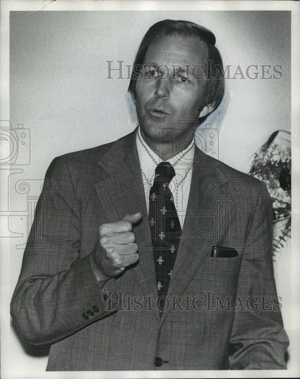 1976, Dr. Paul Hubbert, Alabama Education Association speaking ...