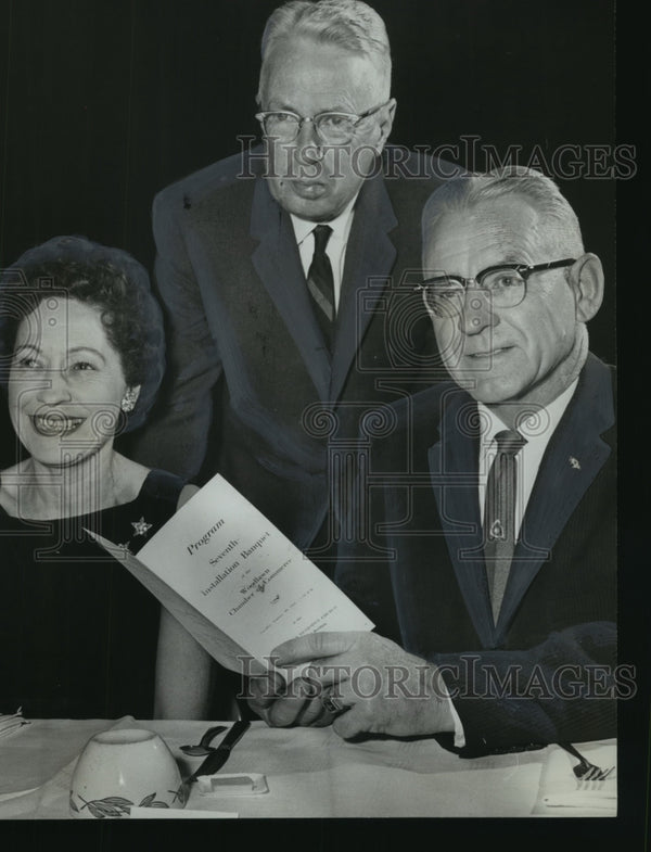 1963, Dan Gaylord, president of Woodlawn Chamber with other officers ...
