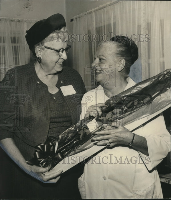 1966, Julia Townsend receives roses from Louise Mashburn - abno11081 ...
