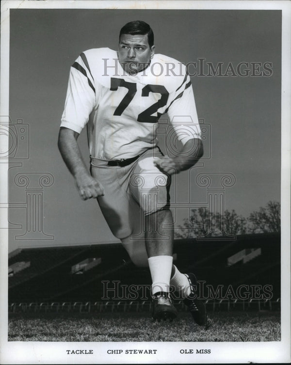 1967 Press Photo Chip Stewart, tackle, Ole Miss, running on field - ab ...