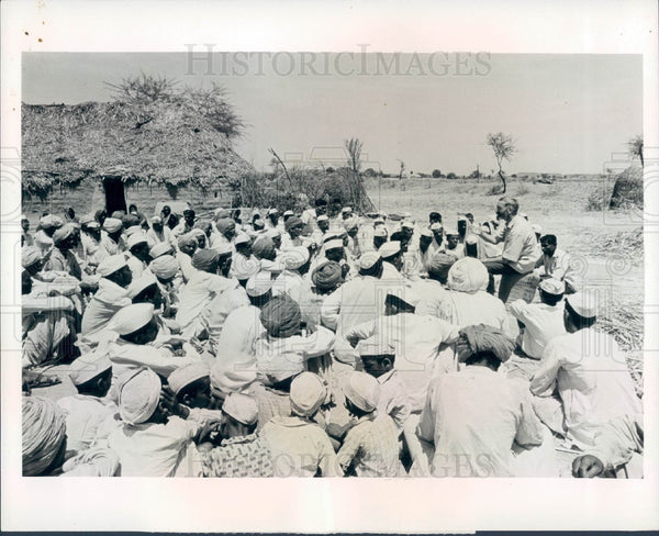 1968 Manmad India Religious Meeting Press Photo - Historic Images