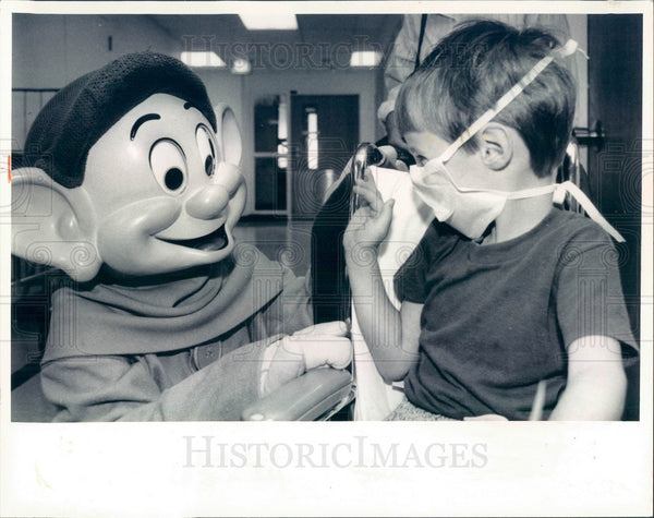 1987 Disney Character Dopey the Dwarf & Matt Drake at Chicago, IL Pres ...