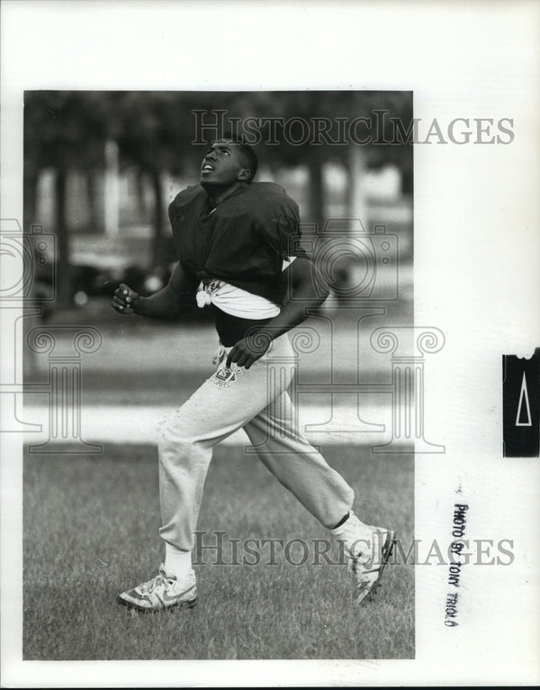 Press Photo James Willis Prepares To Catch Ball During Practice - ahta ...