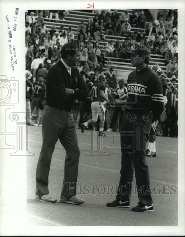 1989 Press Photo Bill Curry, Alabama Football Coach, on the Field - ah ...