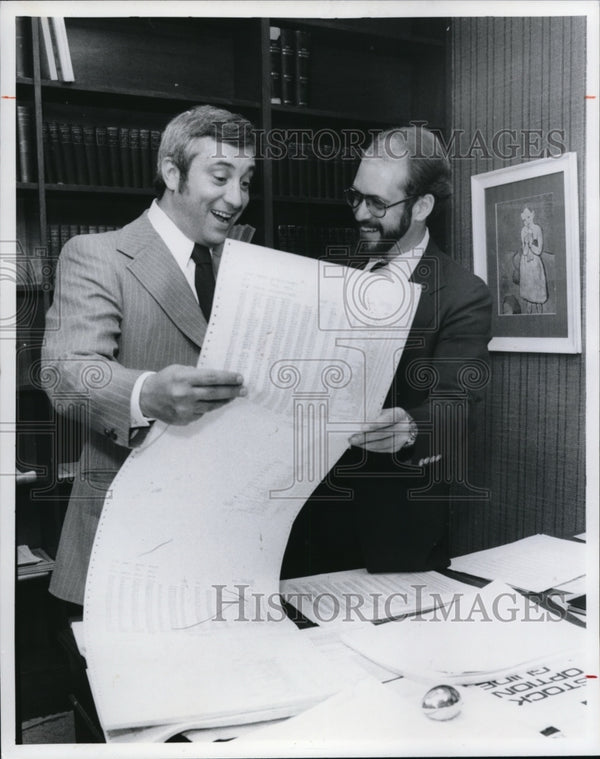 1977 Press Photo Abraham Feldesman & Larry Bensinger, A. Feldesman & A ...