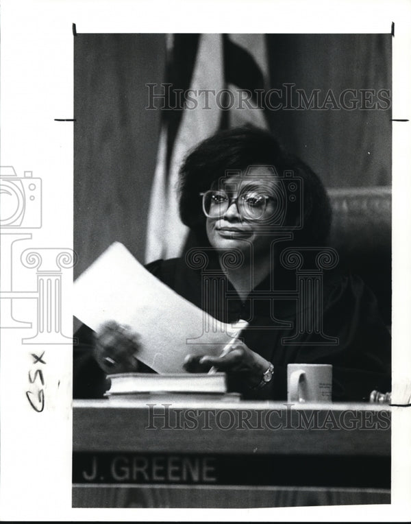 1989 Press Photo Judge Lillian Greene as she hands the GSX decision ...