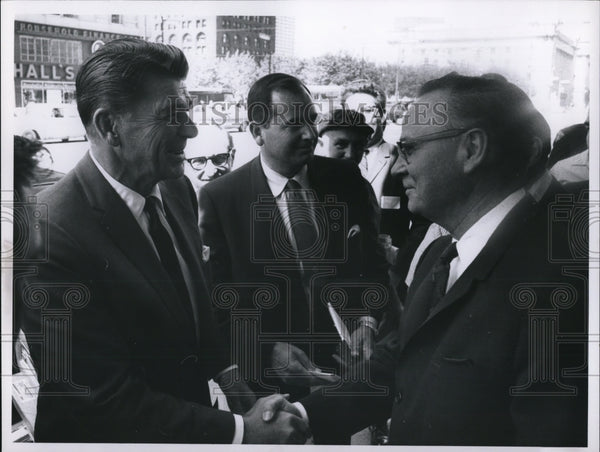 1968 Press Photo Governor Ronald Reagan Meets Lowe in Cleveland ...
