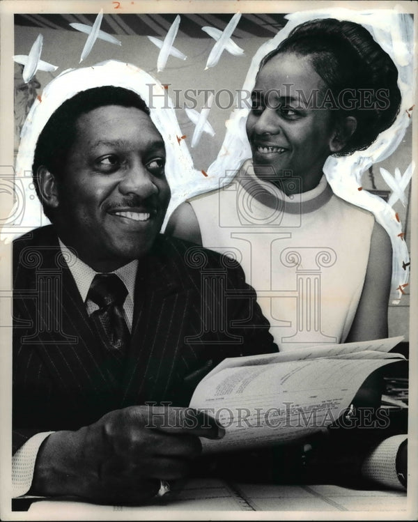 1971 Press Photo Arnold Pinkney and his wife Betty announces candidacy ...