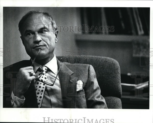 1989 Press Photo Parma Community Hospital's chief executive, Bernard S ...