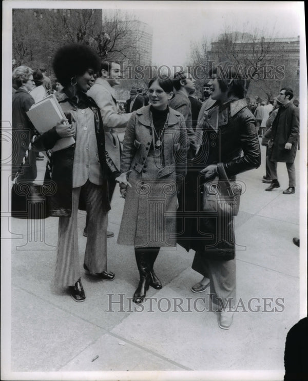 1970, Whiting students, Barbara Paige, Kris Piotrowicz, Connie Groewa ...
