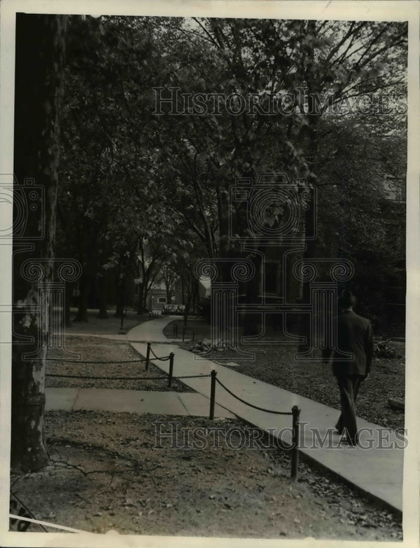 1938 Press Photo The Adelbert College campus walk - Historic Images