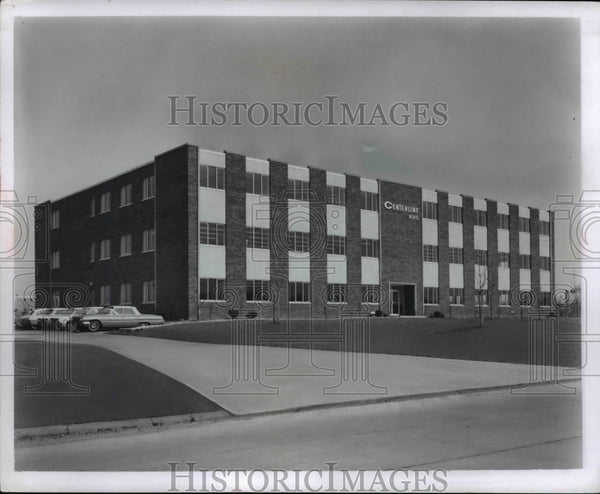 1966 Press Photo Centerline building in E. 185th Street off Lakeland F ...