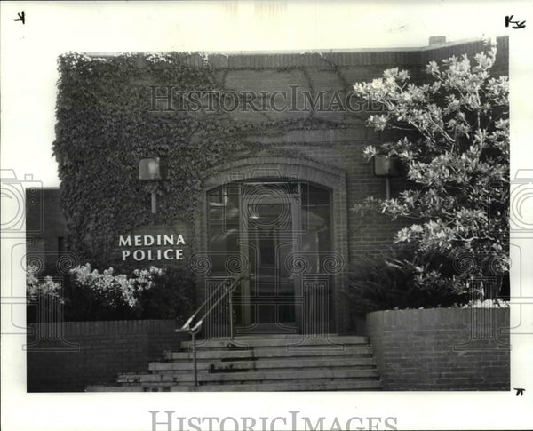 1986 Press Photo Medina Police Station entrance, Medina Ohio - Historic ...