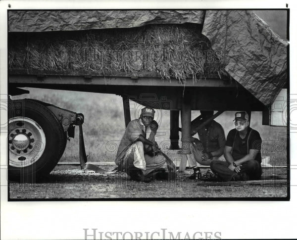 1986 Press Photo James Watts with his co inmates at Pilkins - Historic ...