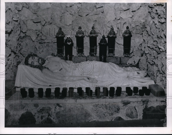 1968 Press Photo Figure of Jesus in death inside the Sepulchre Grotto ...