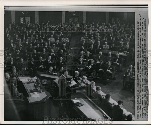 1961 Press Photo President Kennedy during a Joint Congress session spe ...