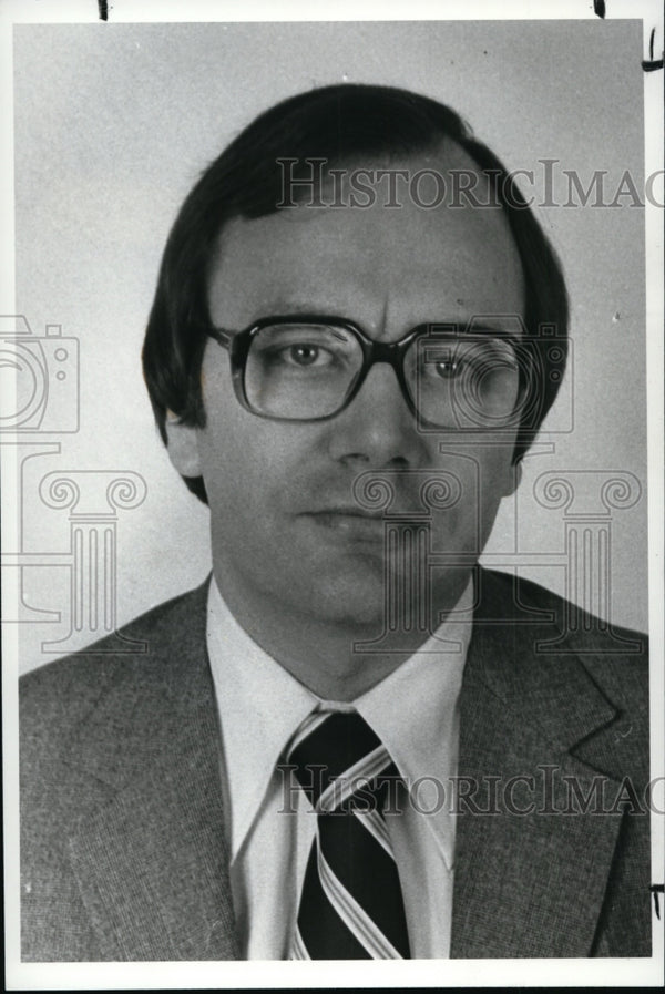 1983 Press Photo Robert J. McAuley, Plain Dealer City Editor. - cvb065 ...