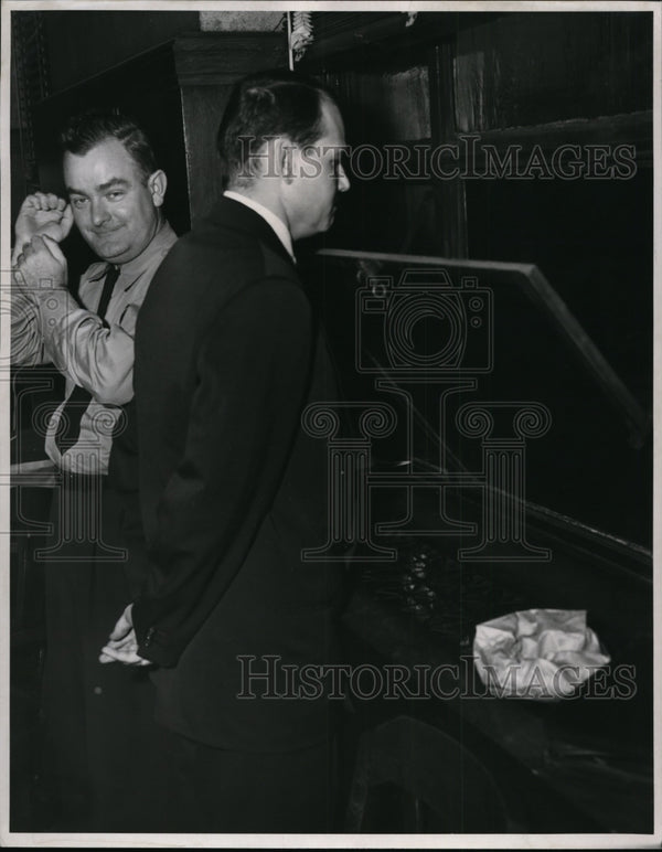 1954, Dr. Sam Sheppard gets breath of fresh air, with Dep. Kilroy ...