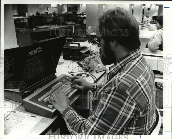 1980 Press Photo Jim Stranh typing at a computer used for data process ...