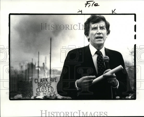 1984, Sen Gary Hart by the closed Clark Ave Bridge - cvb11973 ...