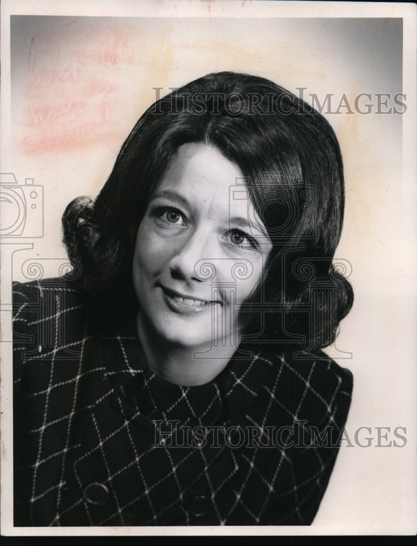 1970 Janet McCue with her new color-hair - Historic Images