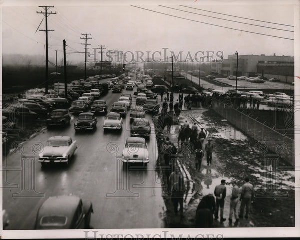 1955 Press Photo Ford Motor workers in Cleveland on Strike - cvb12735 ...