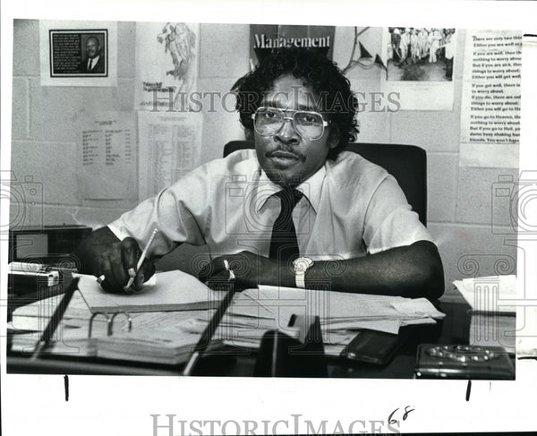 1989 Press Photo Preston Terry of Nouvelle Espoir takes a a moment fro ...
