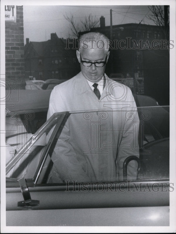 1966 Press Photo Dr. Steve Sheppard at Car leaves trail - cvb14144 ...