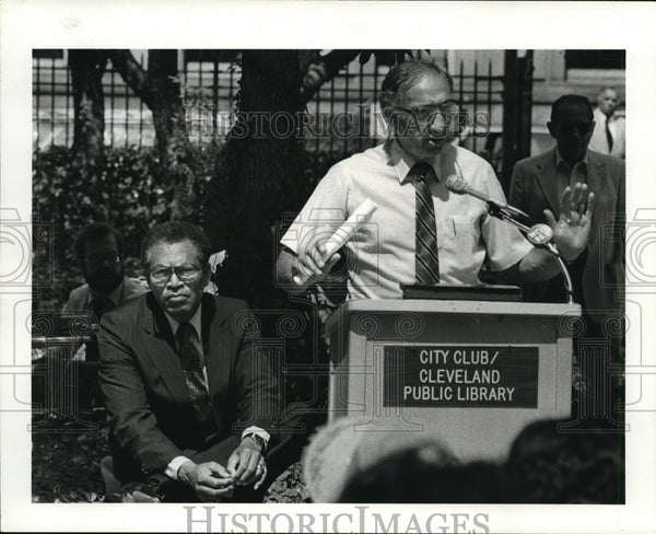1983 Press Photo Frederick Holliday and Alvin Ted Bonda-Cleveland club ...
