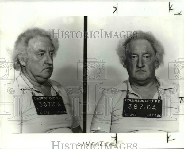 1986 Press Photo Donald Wheeler has mugshot taken by Cleveland Ohio po ...