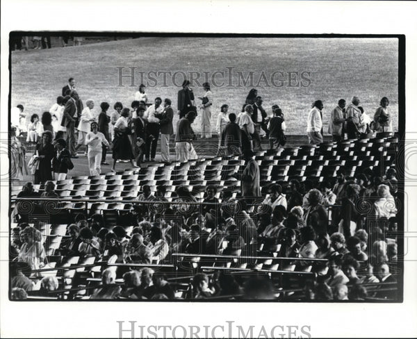 1985 Press Photo Crowd Shot Cleveland Orchestra Concert Blossom Music ...
