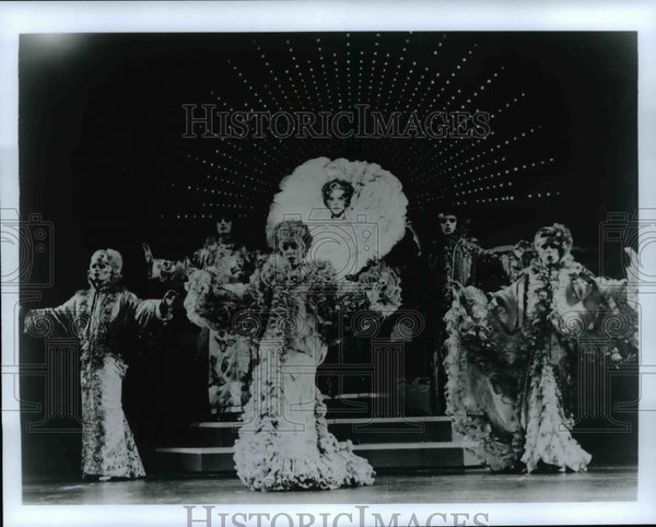 1988 Press Photo The Notorious Cagelles in a scene from "La Cage Aux F ...