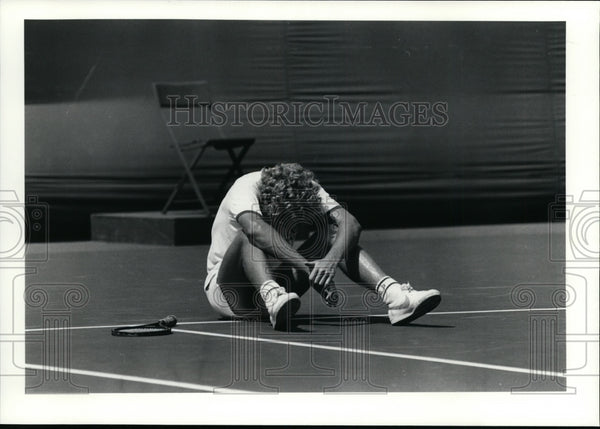 Press Photo Tom Judson lowers his head in defeat - cvb33995 - Historic ...