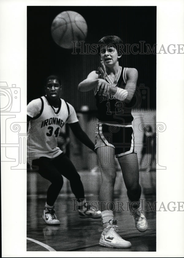 1988 Press Photo Ron Fields of Brooklyn guarded by Anthony Byrd - cvb3 ...
