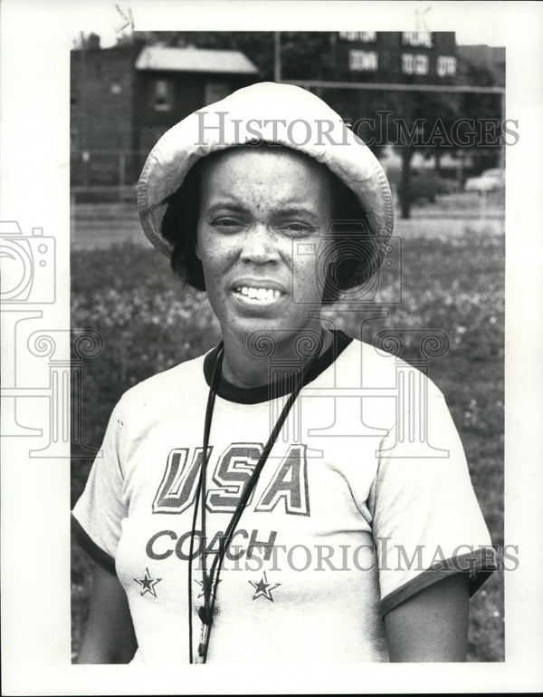 1982 Press Photo Monica Gary Coach John Adams Girls Track - cvb35958 ...