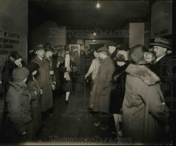 1927 Press Photo Showing crowded conditions in corridors 2nd floor old ...