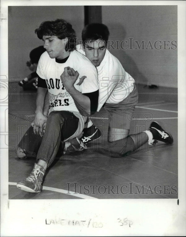 1990 Press Photo Matt Torok practicing with Mark Beaumier at Willoughb ...