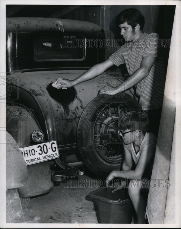 1969 Press Photo David and Dan Mare clean up a 1931 Ford - cvb43961 ...