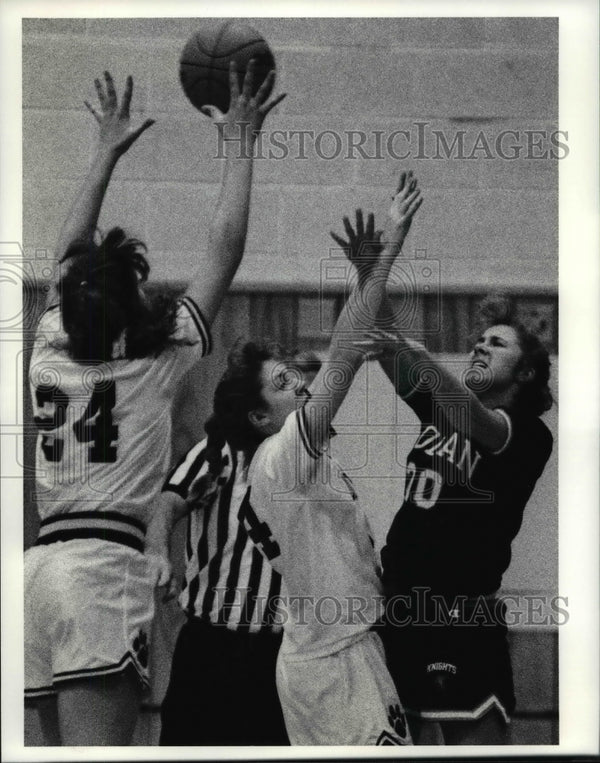 1990 Press Photo Mandy Martz #24 Connie Ralston #34 & #20 Margo Ruther ...